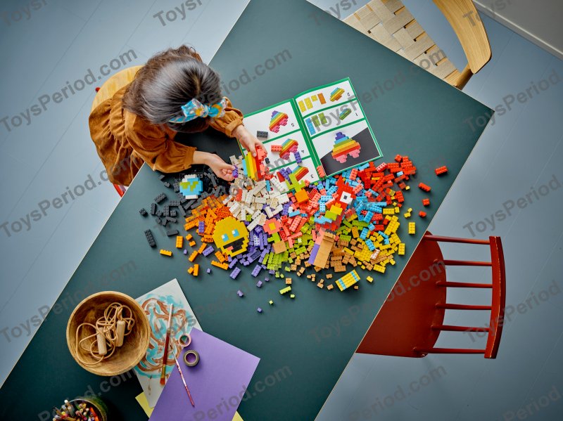 LEGO 11030 Lots of Bricks Set Parts List