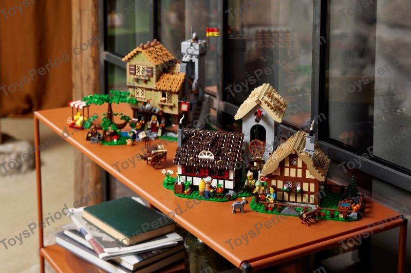 LEGO 10332 Medieval Town Square Set Parts List