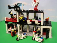 Town Theme Sets - LEGO 6386 Police Command Base Large Vintage Town 1986