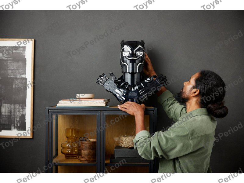 LEGO 76215 Black Panther Set from 2022 | LEGO Reference