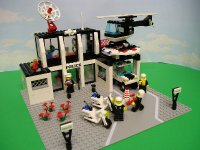 Town Theme Sets - LEGO 6386 Police Command Base Large Vintage Town 1986